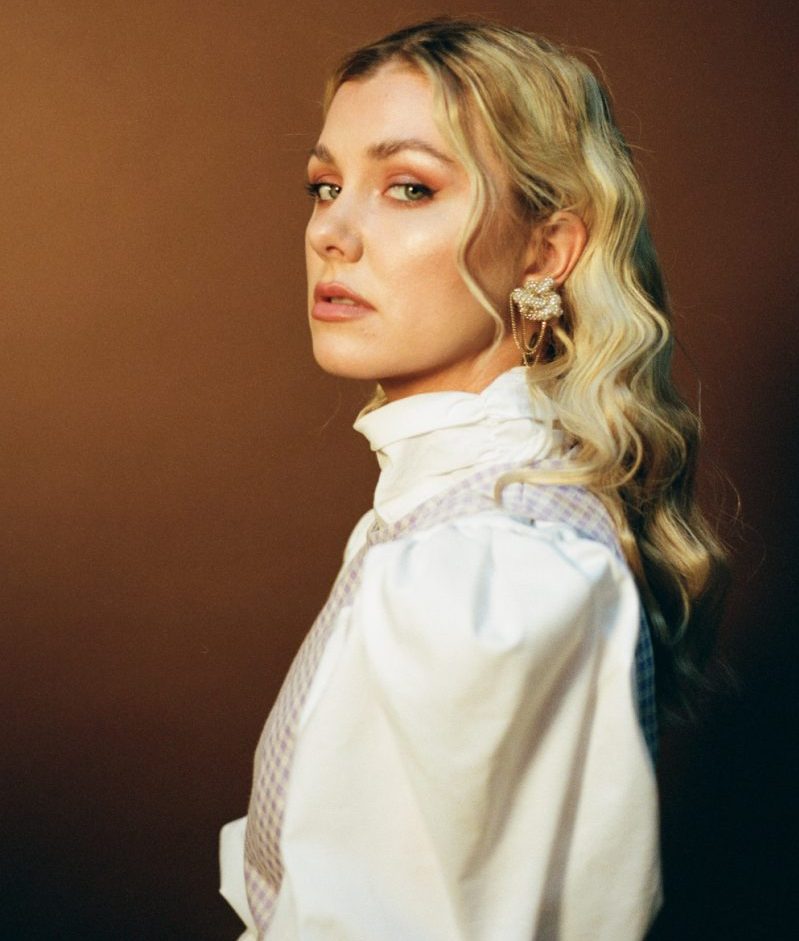 Refreshing alt-pop singer Clara Mae shares honest song ‘Crash’ – Muze Fm